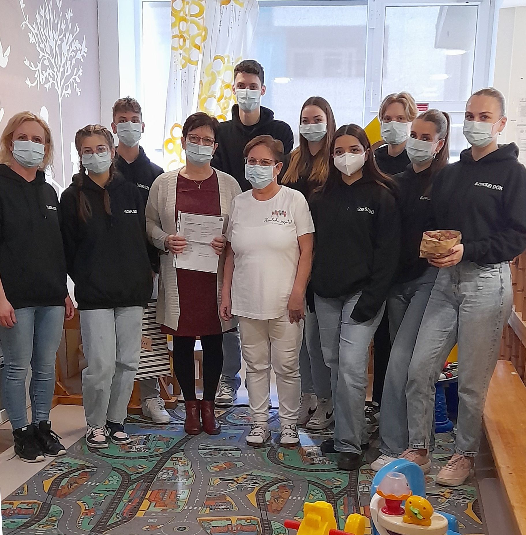Beteg gyerekeket támogatott a Széchenyi Diákönkormányzata | Hírek ...